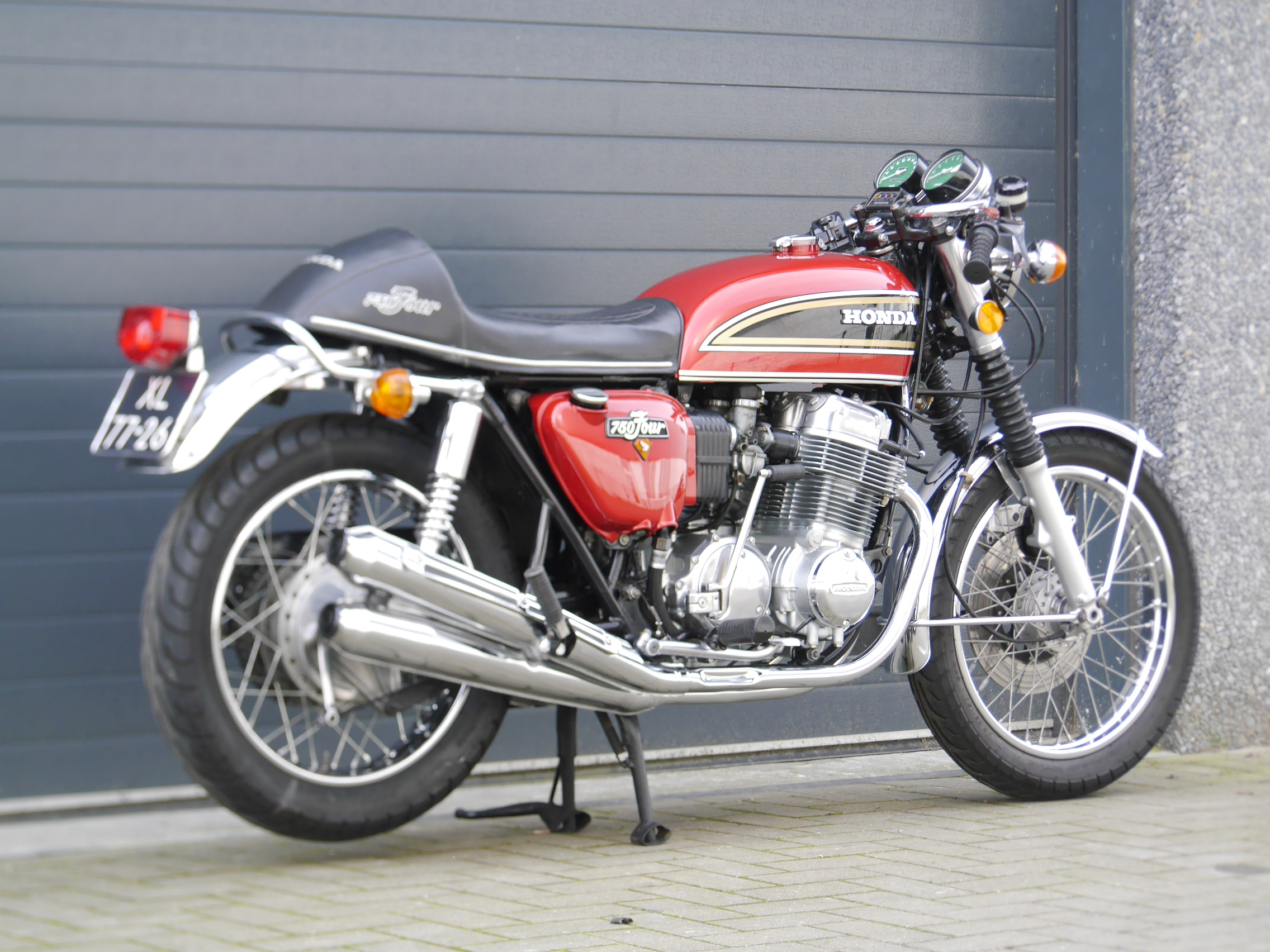 Honda CB750K6 - 1976 - Candy Antares Red • Blauweplaat Motoren